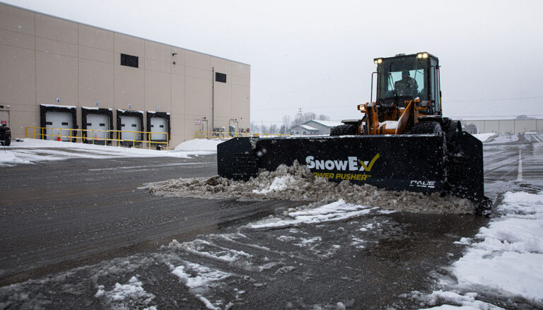 POWER PUSHER PRO Hydraulic-Wing Pusher Plow | SnowEx®