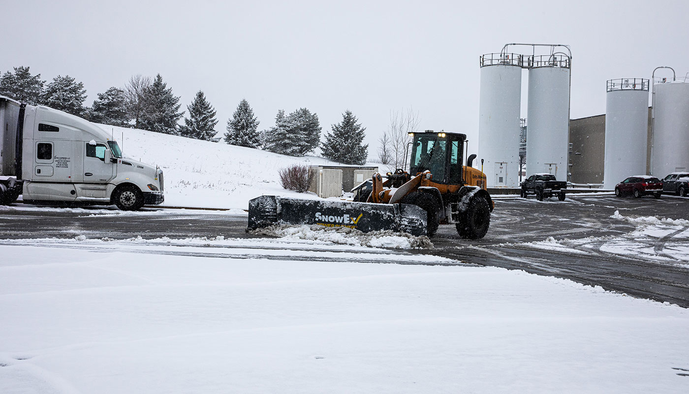 POWER PUSHER PRO Hydraulic-Wing Pusher Plow | SnowEx®